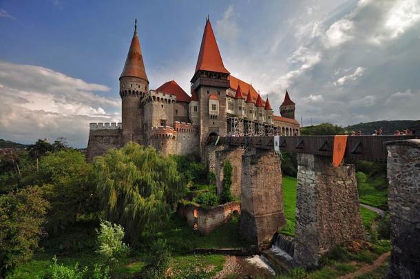 Burg Hunedoara im gotischen Renaissancestil: Eines der sieben Weltwunder von Rumänien | Ancient ...
